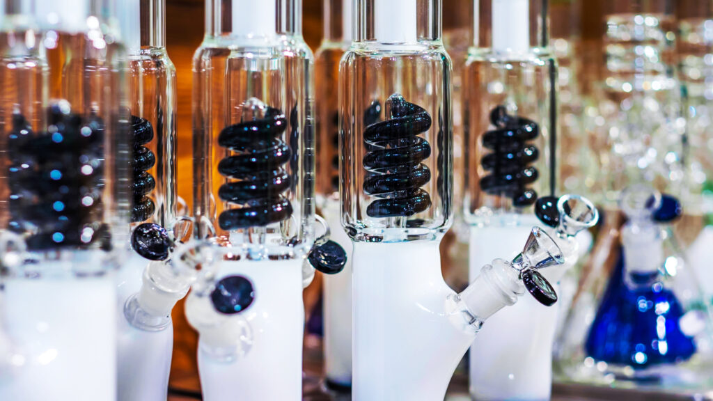 Guide to Different Types of Bongs - Bud Drop Blog